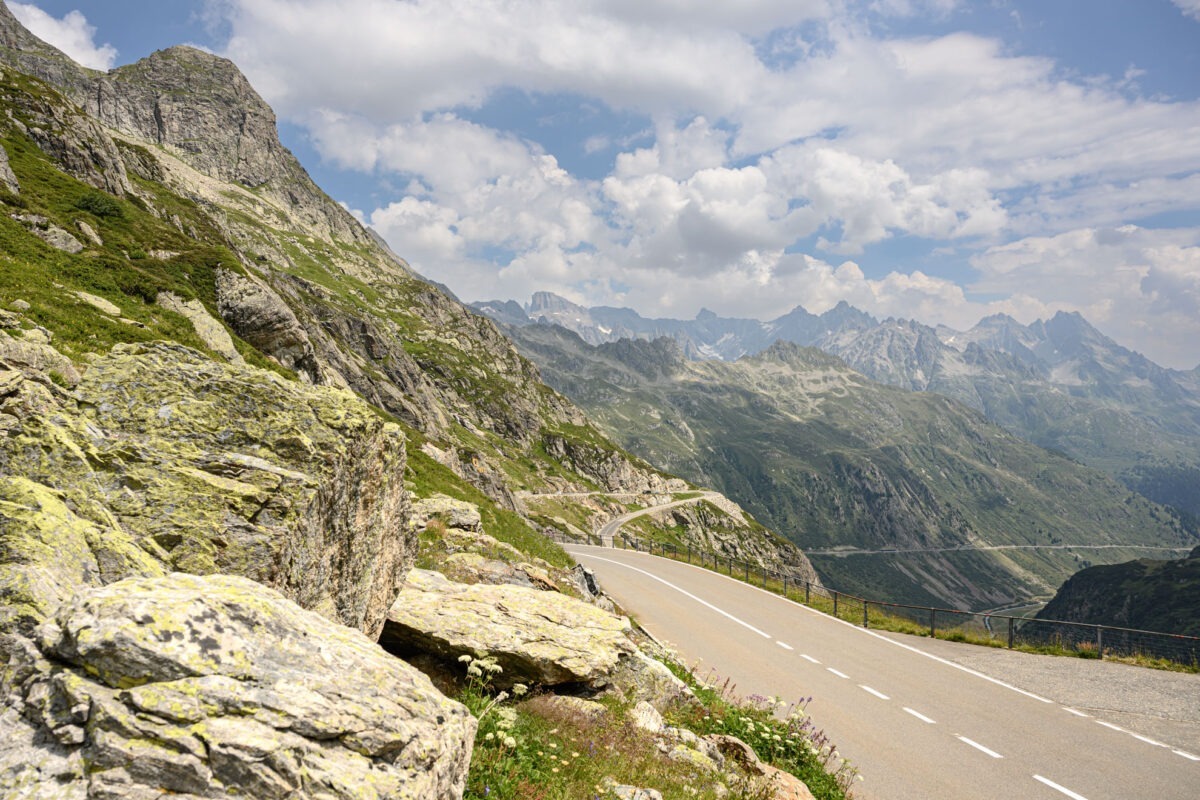 Top 10 passes: Swiss Alps - LNR Moto